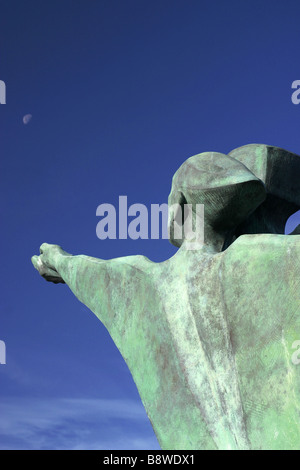 Ellesmere Port Town Centre Sculpture Stock Photo - Alamy