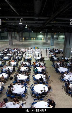 Rows of round tables with people eating lunch Stock Photo - Alamy