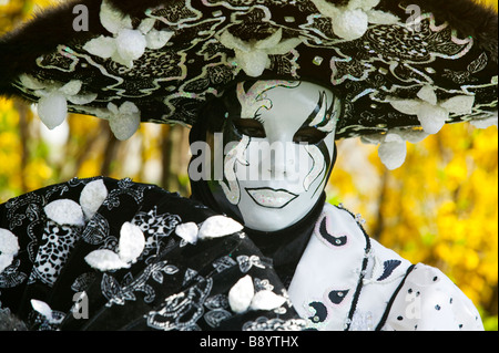 COSTUMED AND MASKED FIGURE VENICE ITALY Stock Photo - Alamy