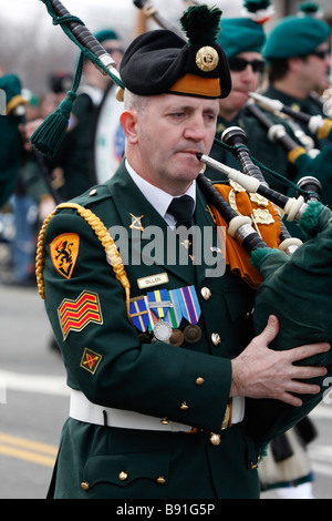 Member of Ancient Order of Hibernians plays the bagpipes in St Patrick's Day Parade Stock Photo ...