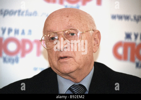 Alexander Gomelsky president of the CSKA basketball club and his son ...