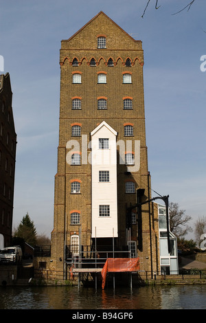 The Mill at Coxes Lock, Addlestone Stock Photo - Alamy