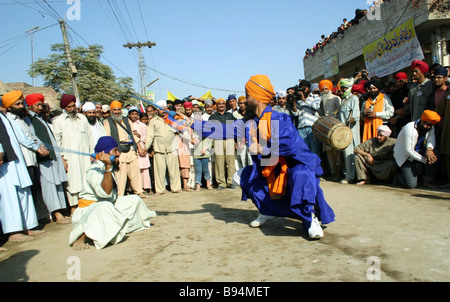 A sikh with a sword Stock Photo - Alamy