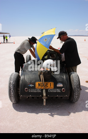 salt lake racing at lake Gairdner, Eyre Peninsula, South Australia ...