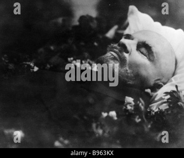 Lenin In Coffin Stock Photo - Alamy