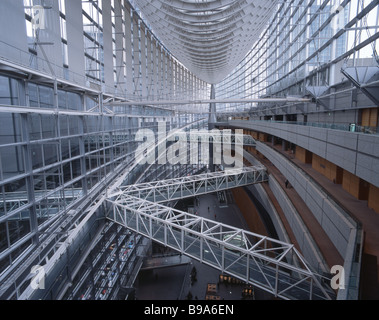 Tokyo International Forum by architect Rafael Viñoly Stock Photo - Alamy
