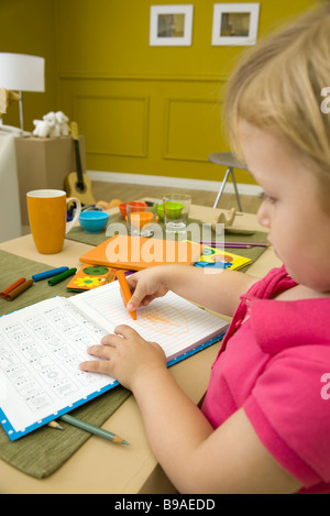 Little girl colouring with crayons Stock Photo - Alamy