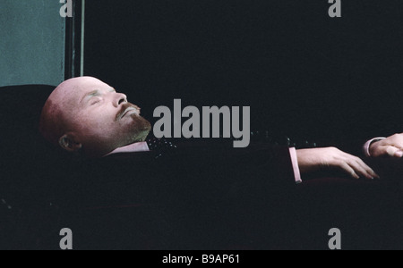 Lenin In Coffin Stock Photo - Alamy