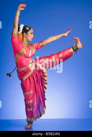 South Indian Woman performing Pataka mudra of Bharatnatyam Stock Photo ...