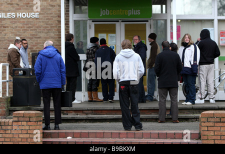 UNEMPLOYED QUEUEING JOB CENTRE PLUS FOR JOBS Stock Photo - Alamy