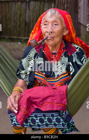 Old Lady Smoking Pipe Stock Photo - Alamy
