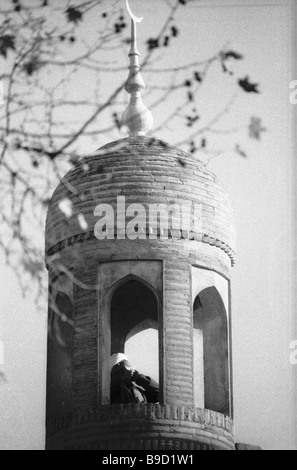 Muezzin on minaret calling for a prayer Stock Photo - Alamy