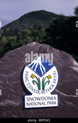 Sign at entrance to Snowdonia National Park by Machynlleth bridge ...