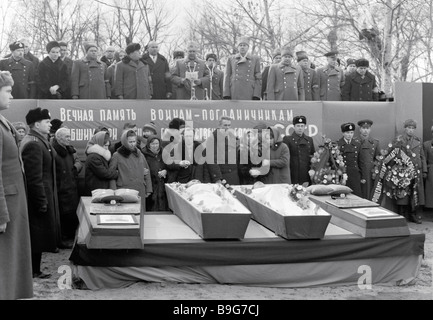The funeral of border guards killed in action on Damansky Island on ...