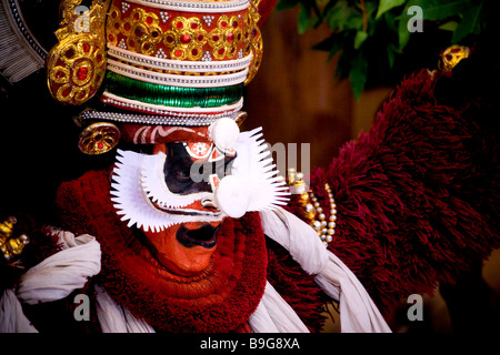 Kerala India Kathakali Performer Make up Stock Photo - Alamy