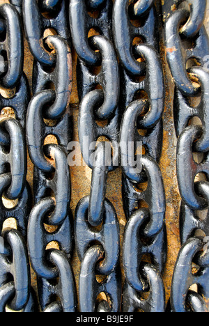 detail of many metal chain links Stock Photo - Alamy