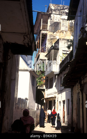 Street scene, Zanzibar Town (Stone Town), Zanzibar, Tanzania, East ...