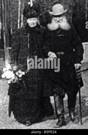 Leo Tolstoy and Countess Sophia, his wife (1844-1919), in front of ...