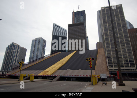 Columbus Drive Bridge over Chicago River, Riverwalk Stock Photo - Alamy