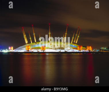 a sunset shot of the london dome 02 dome and canary wharf Stock Photo ...