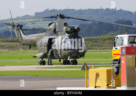 RAF Super Puma Helicopter refueling Stock Photo - Alamy