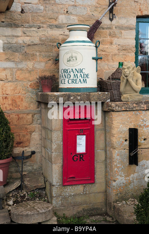 Old, red GR Post Box Stock Photo - Alamy