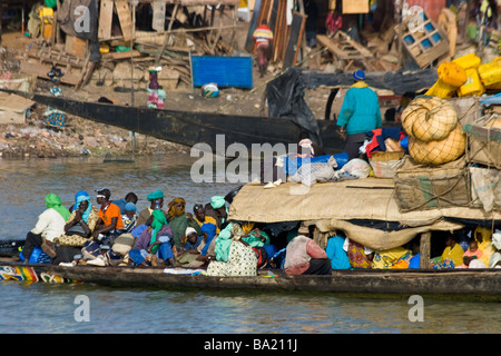 Pinasse Boat Departing the Port in Mopti Mali West Africa Stock Photo ...