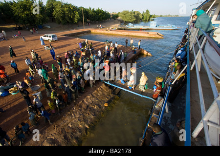 Comanav Boat to Timbuktu on the Niger River in Mali Stock Photo - Alamy