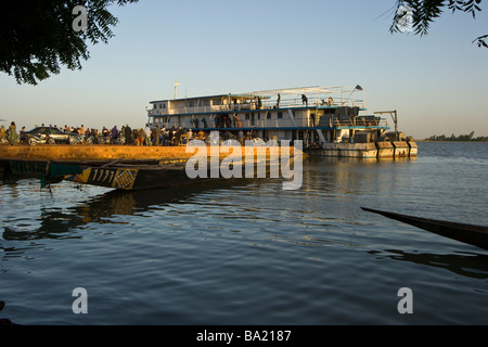 Comanav Boat to Timbuktu on the Niger River in Mali Stock Photo - Alamy