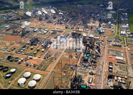 AERIAL PHOTOGRAPH OF GRANGEMOUTH OIL REFINERY COOLING TOWERS NEAR Stock ...