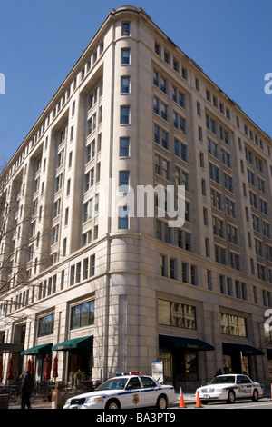The Carlyle Group has its world headquarters in this building ...