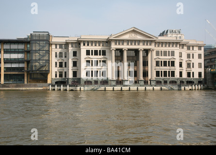 Vintners Place on the River Thames, Upper Thames Street, Queenhithe ...