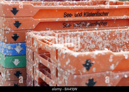 Boxes detail plastic-boxes stack labeling arrow scales orange 04/2006 ...