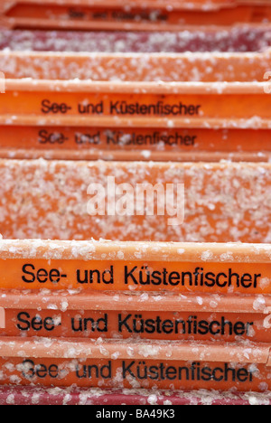 Boxes detail plastic-boxes stack labeling arrow scales orange blue ...