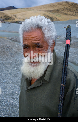 Maori man of New Zealand with beard. In feather cloak Kakahu and woven ...