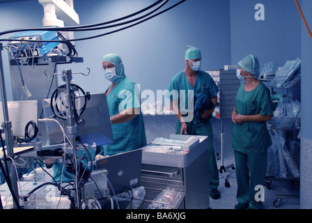 OP-Saal medical-team patient operation OP-Schwester detail computer ...