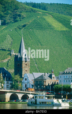 Bridge in Bernkastel-Kues on the river Mosel, Hunsruck, Rhineland ...