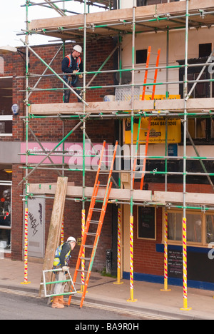 Scaffolders erecting scaffolding in UK Stock Photo - Alamy