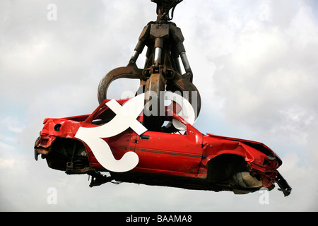Car scrapyard, Exeter, Devon, UK Stock Photo - Alamy