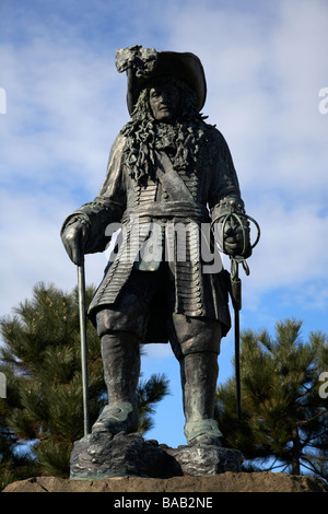 Statue of King William III on a horse on a stone plinth in the town ...