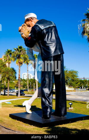 The Unconditional Surrender sculpture in Sarasota, Florida, depicts the ...
