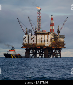 Magnus oil rig Stock Photo - Alamy