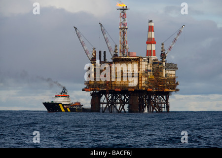 Magnus oil rig Stock Photo - Alamy