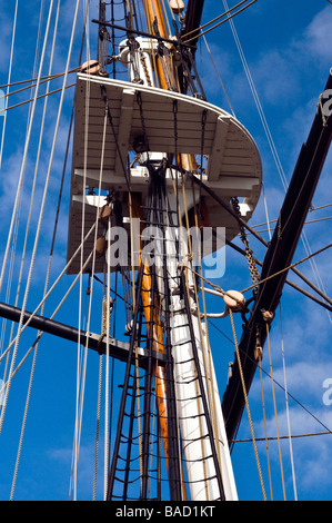 ship mast crows nest rope sail high tall lookout ocean sea boat wood ...