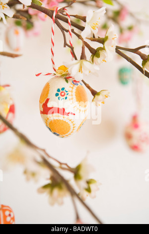 People select decorations for Spring Festival on the day of Little New ...