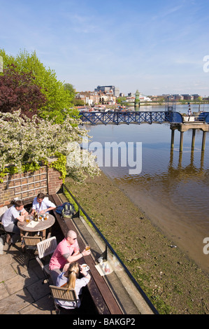 The Dove, Hammersmith Stock Photo - Alamy