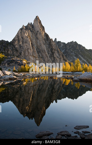 Gnome Tarn and Prusik Peak in the Enchantment Lakes area of Alpine ...