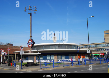 Art Deco Southgate Underground Station escalator Piccadilly line Stock ...