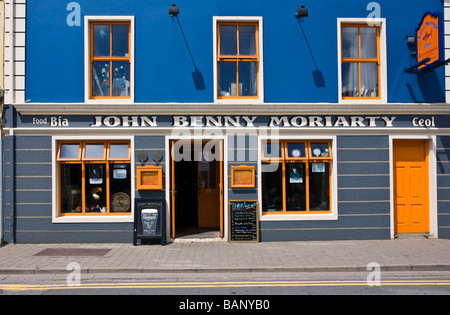 Traditional Irish Bar in the West of Ireland with its colourful front ...