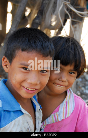 moken kids at koh lhao, ranong, southern thailand Stock Photo - Alamy